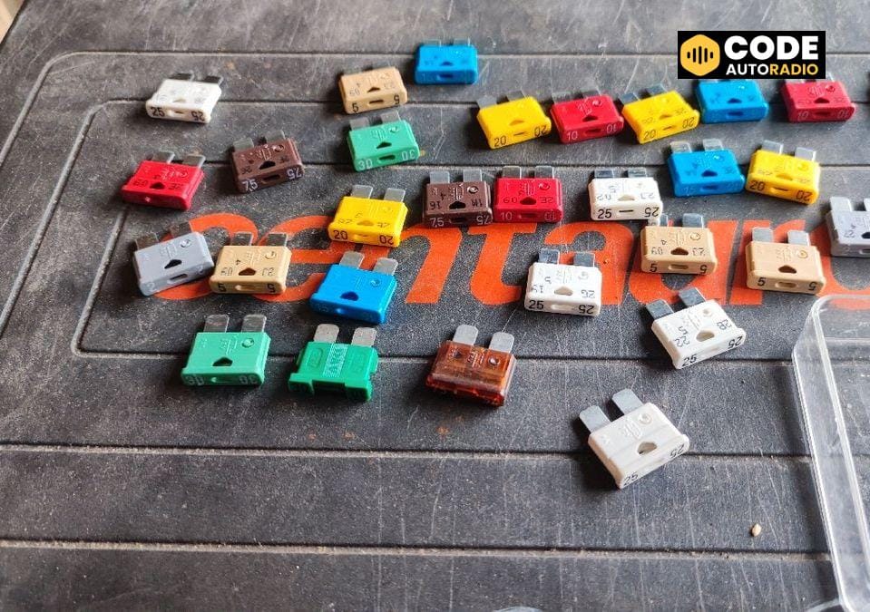 Mon autoradio ne fonctionne plus, fusible OK, que faire